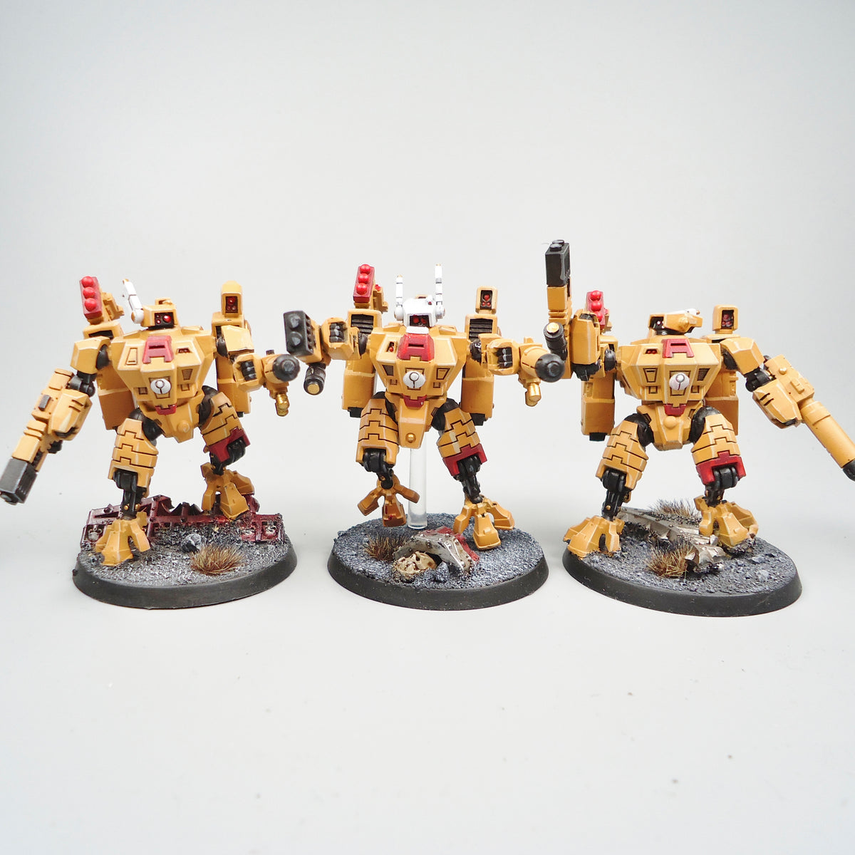 A Comprehensive Guide to the Warhammer 40k Tau Empire – Warzone Miniatures